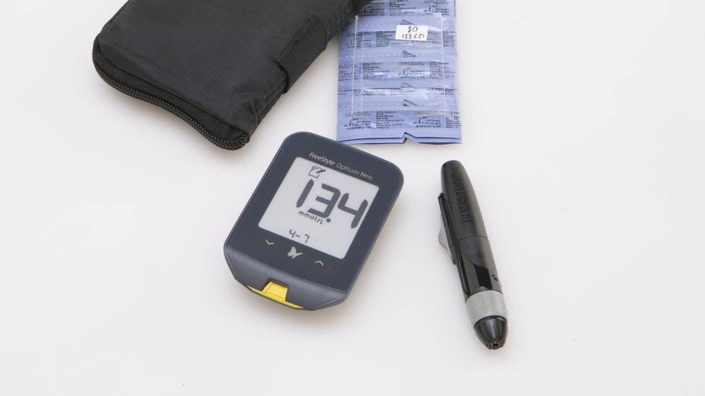FreeStyle Optium Neo Glucometer(Test Strips NOT INCLUDED)